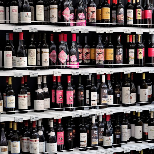 3D showcase 008 alcohol bottle wine - TurboSquid 1457720