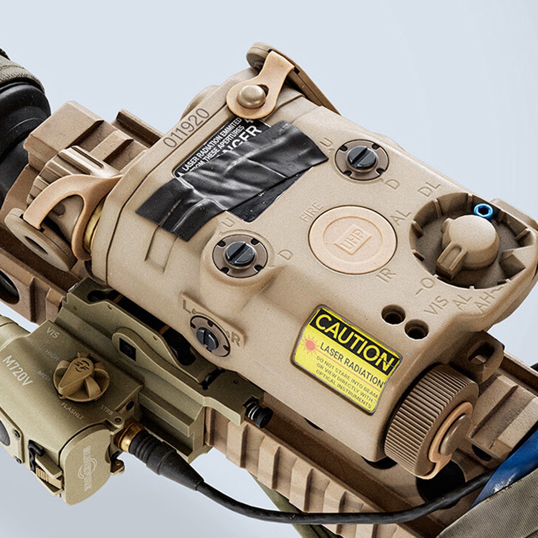 3D PEQ-15 Laser Aiming Device With Flashlight - TurboSquid 2214403