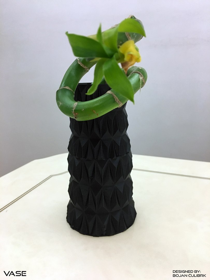 pyramidal vases 3d model